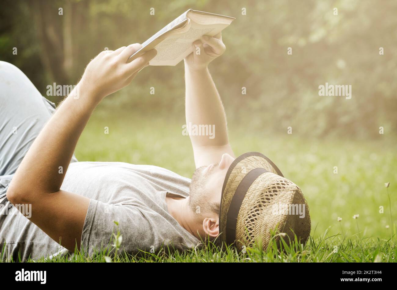 Man and book hi-res stock photography and images - Alamy
