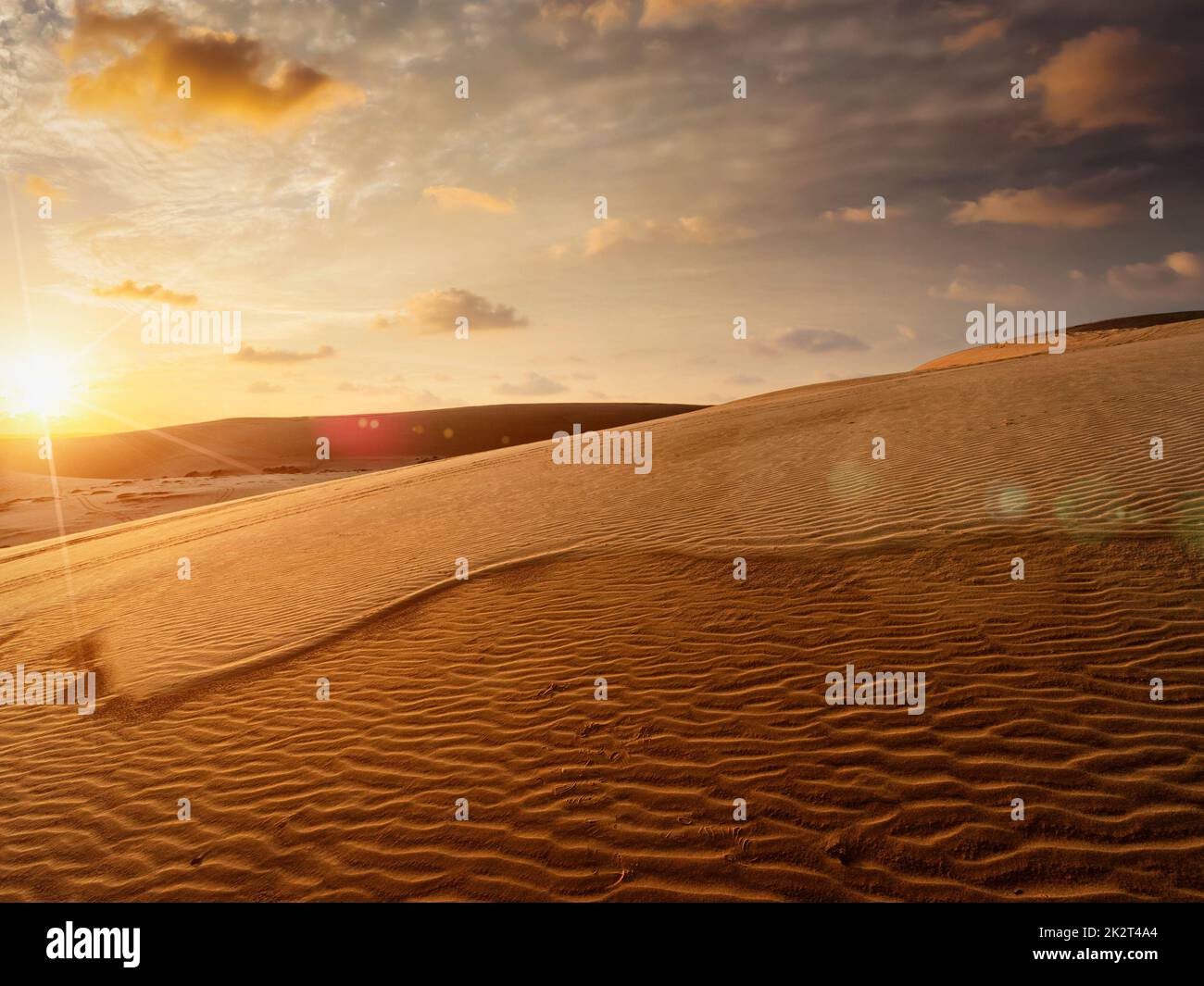 White sand dunes on sunrise, Mui Ne, Vietnam Stock Photo - Alamy