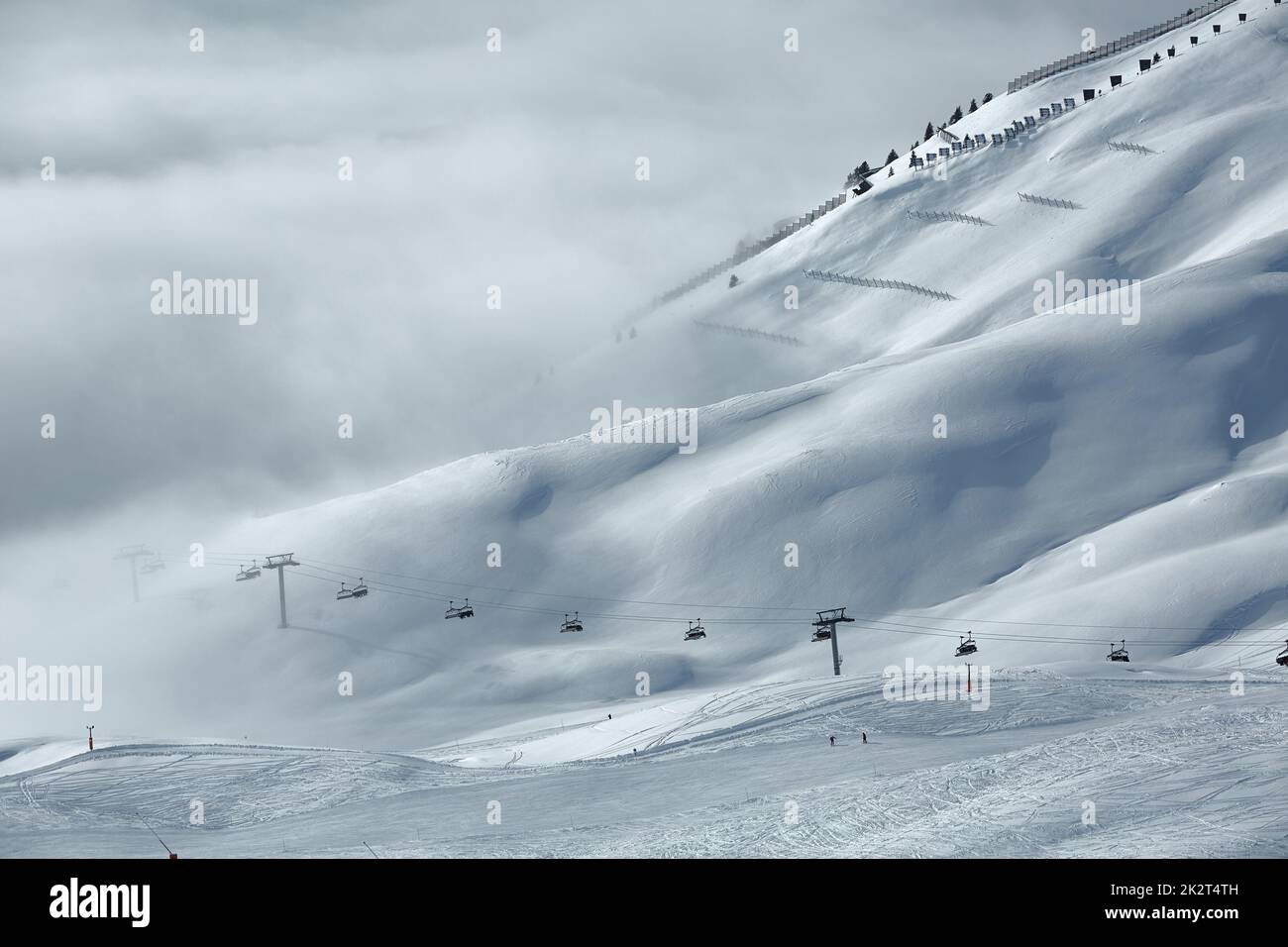 Skiing mountains slope steep hi-res stock photography and images - Alamy