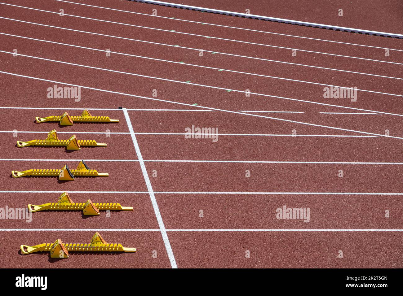 Athletics track blocks hi-res stock photography and images - Alamy
