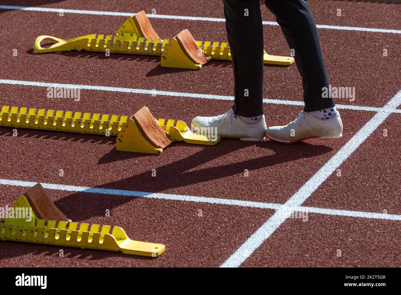 adjust the starting block Stock Photo - Alamy adjust the starting block Stock Photo - Alamy