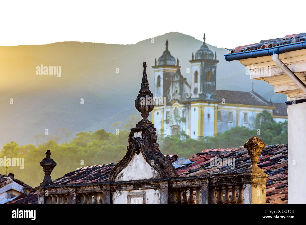 Facades of colonial style houses hi-res stock photography and images ...