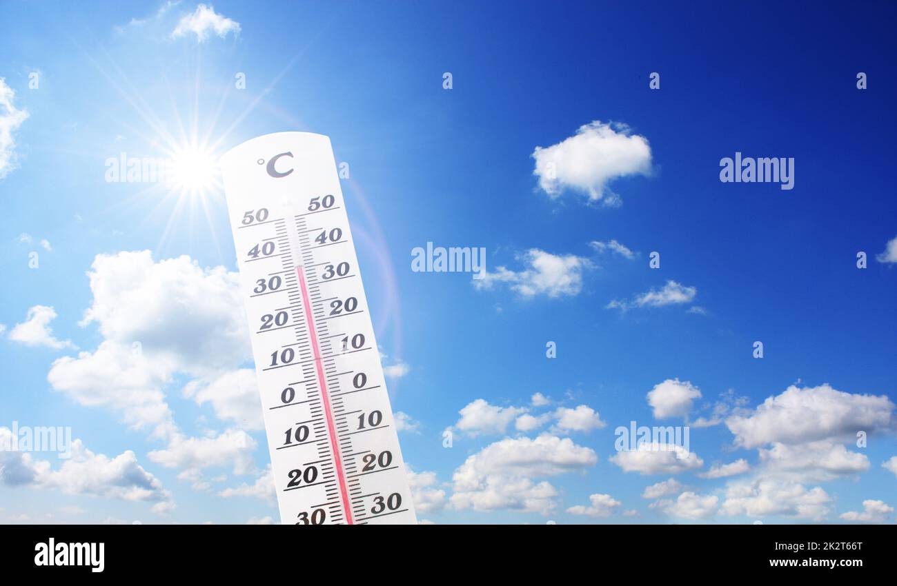 Thermometer with celsius scale showing extreme high temperature Stock ...