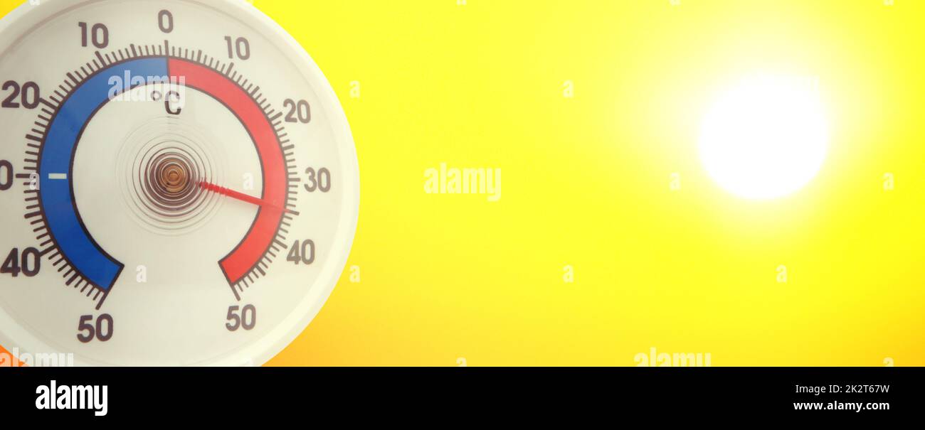 Thermometer with celsius scale showing extreme high temperature Stock ...