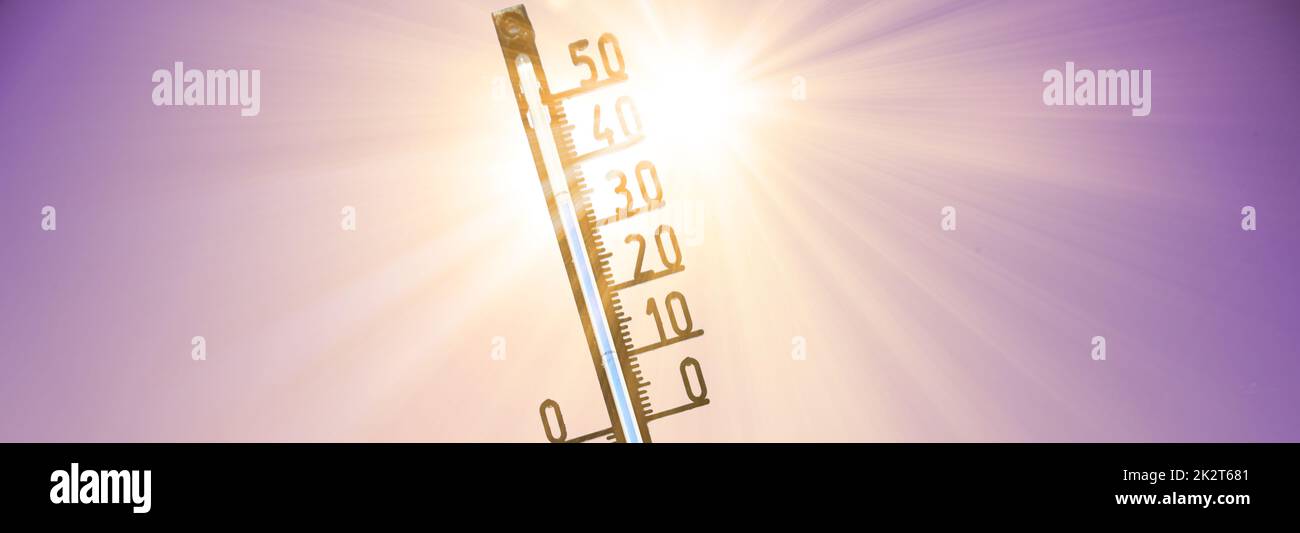 Thermometer with celsius scale showing extreme high temperature Stock ...