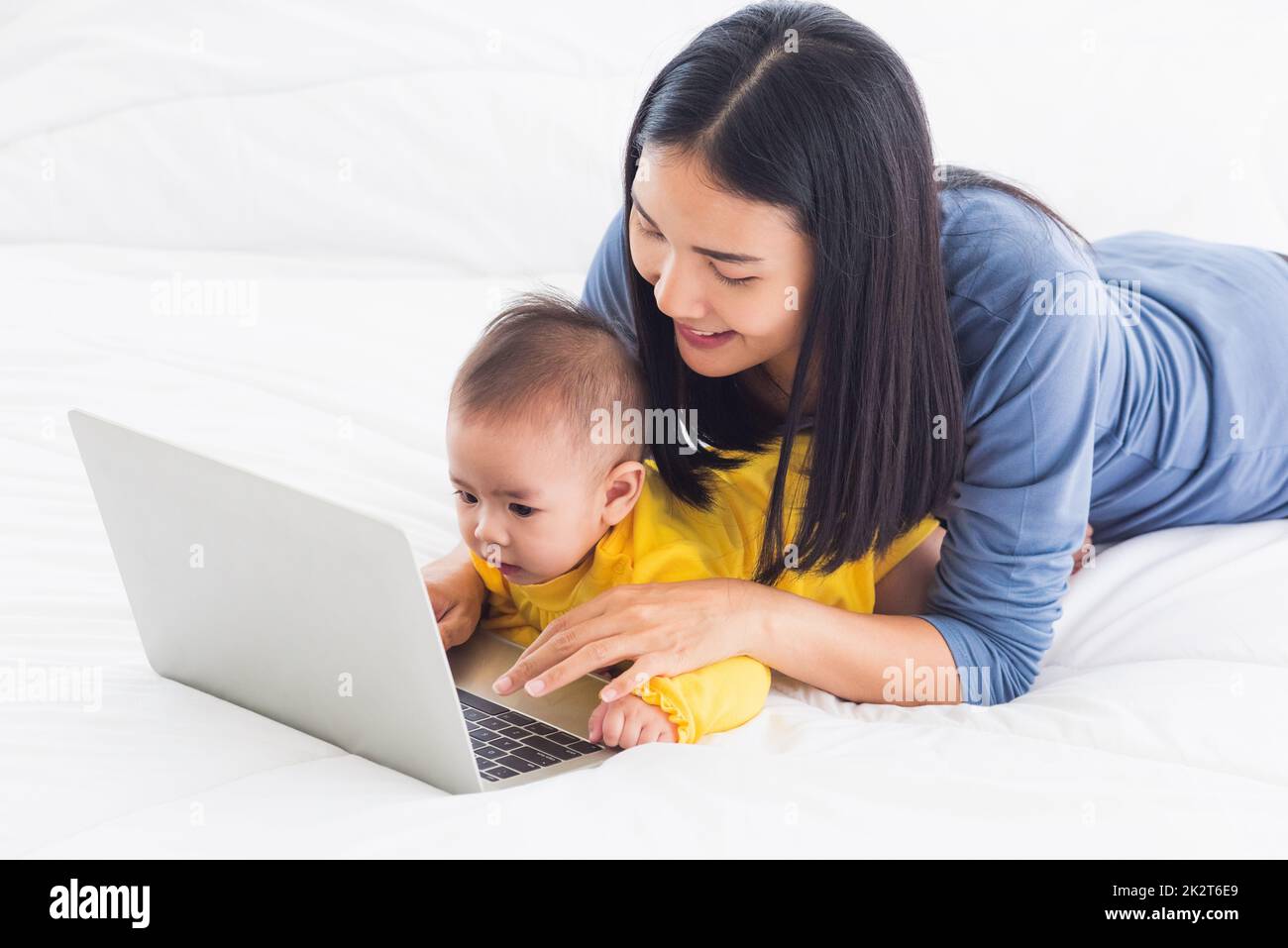 Laptop mother working with child hi-res stock photography and images ...