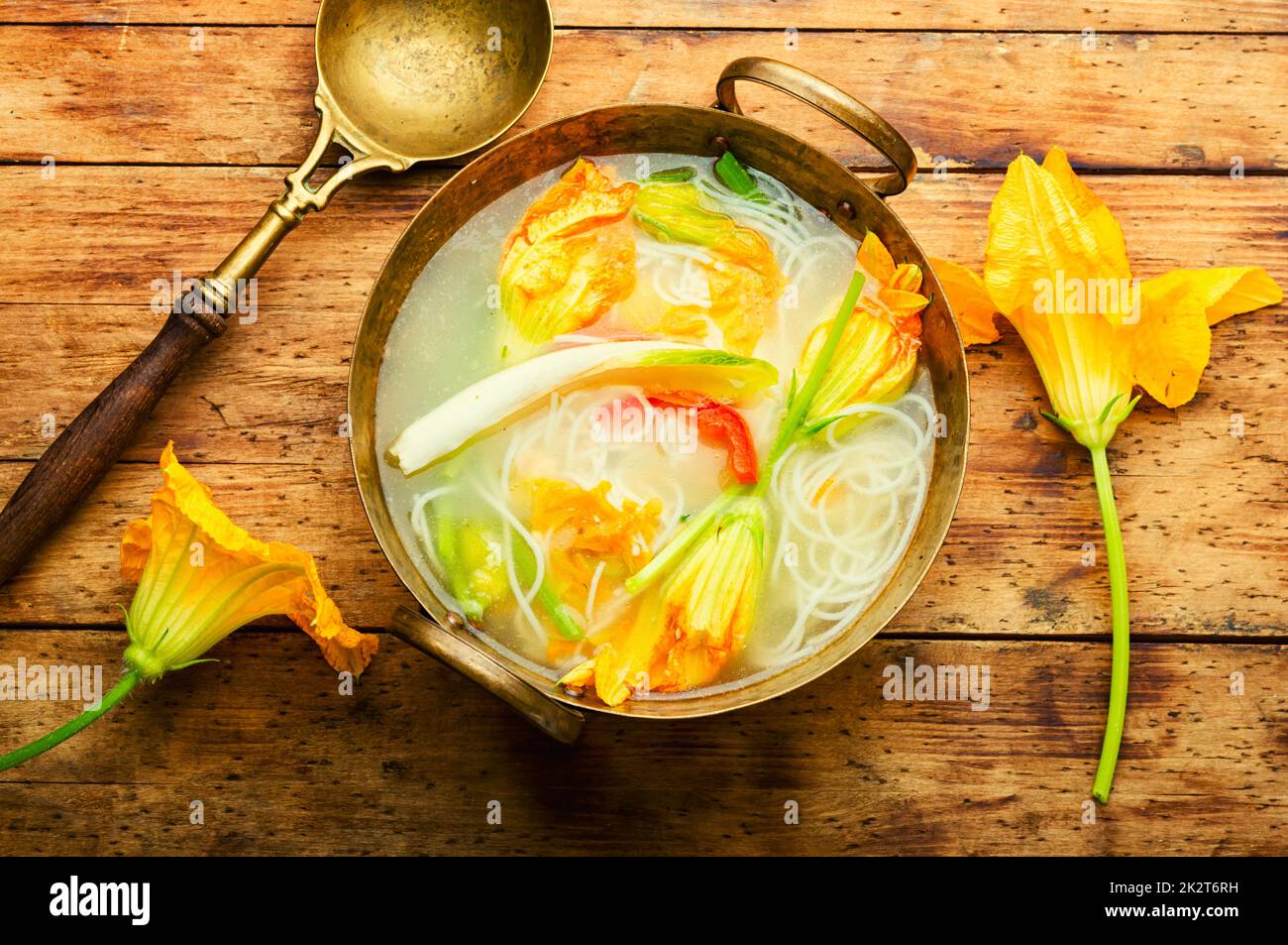 Vegan noodle hi-res stock photography and images - Alamy