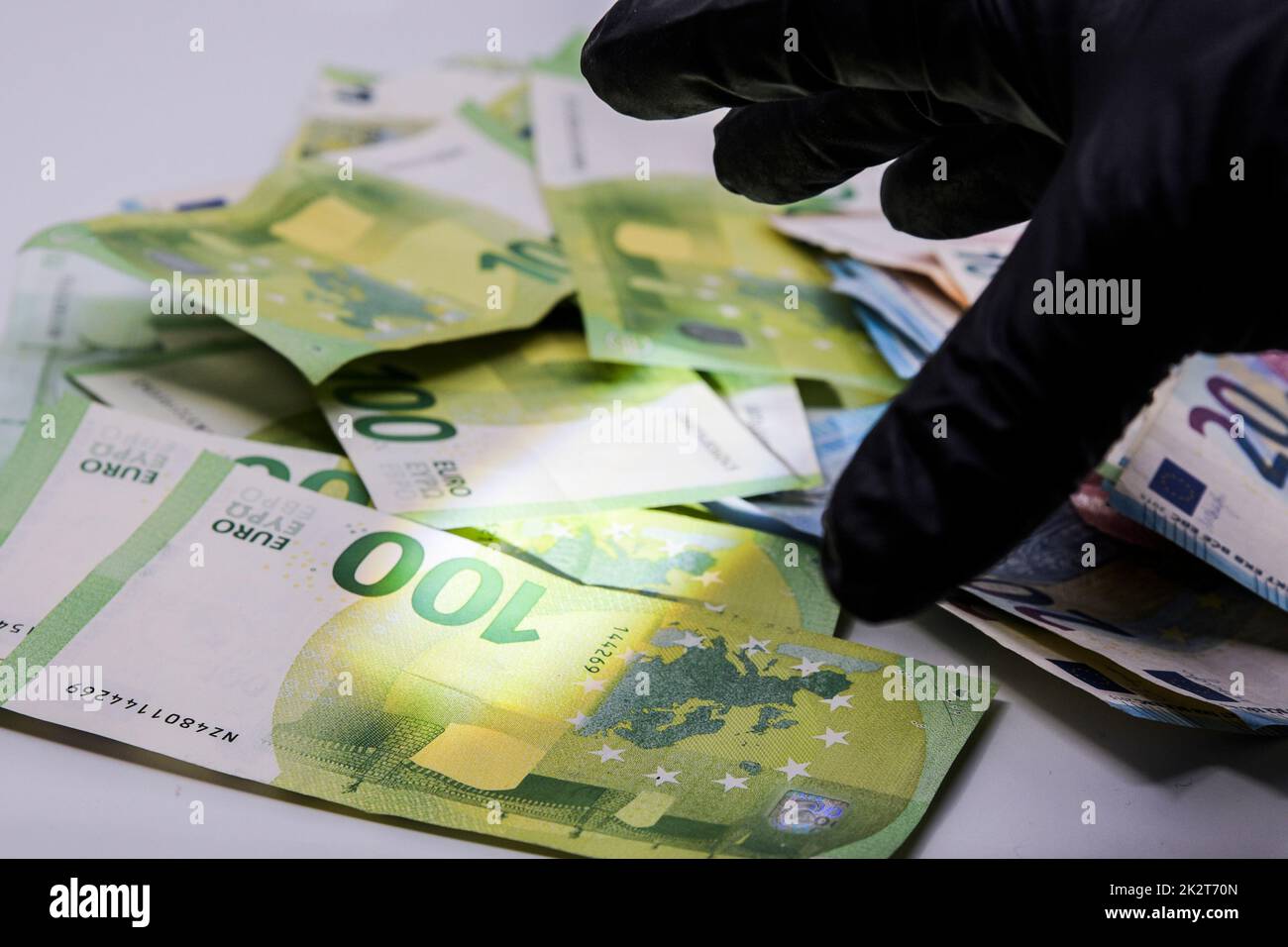 Money theft hi-res stock photography and images - Alamy