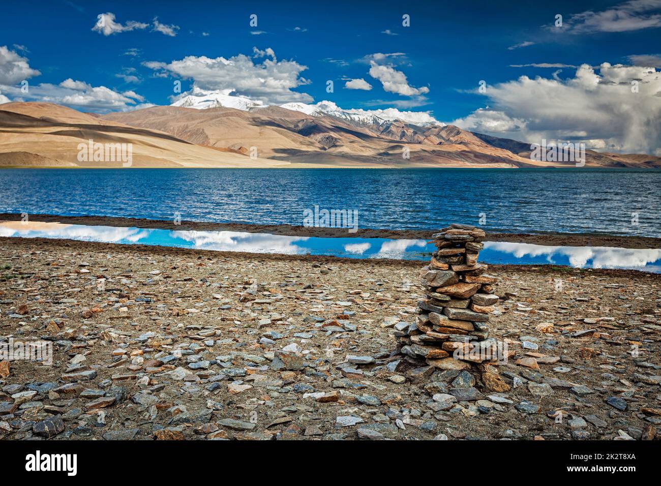 Stone cairn at Himalayan lake Tso Moriri Stock Photo - Alamy