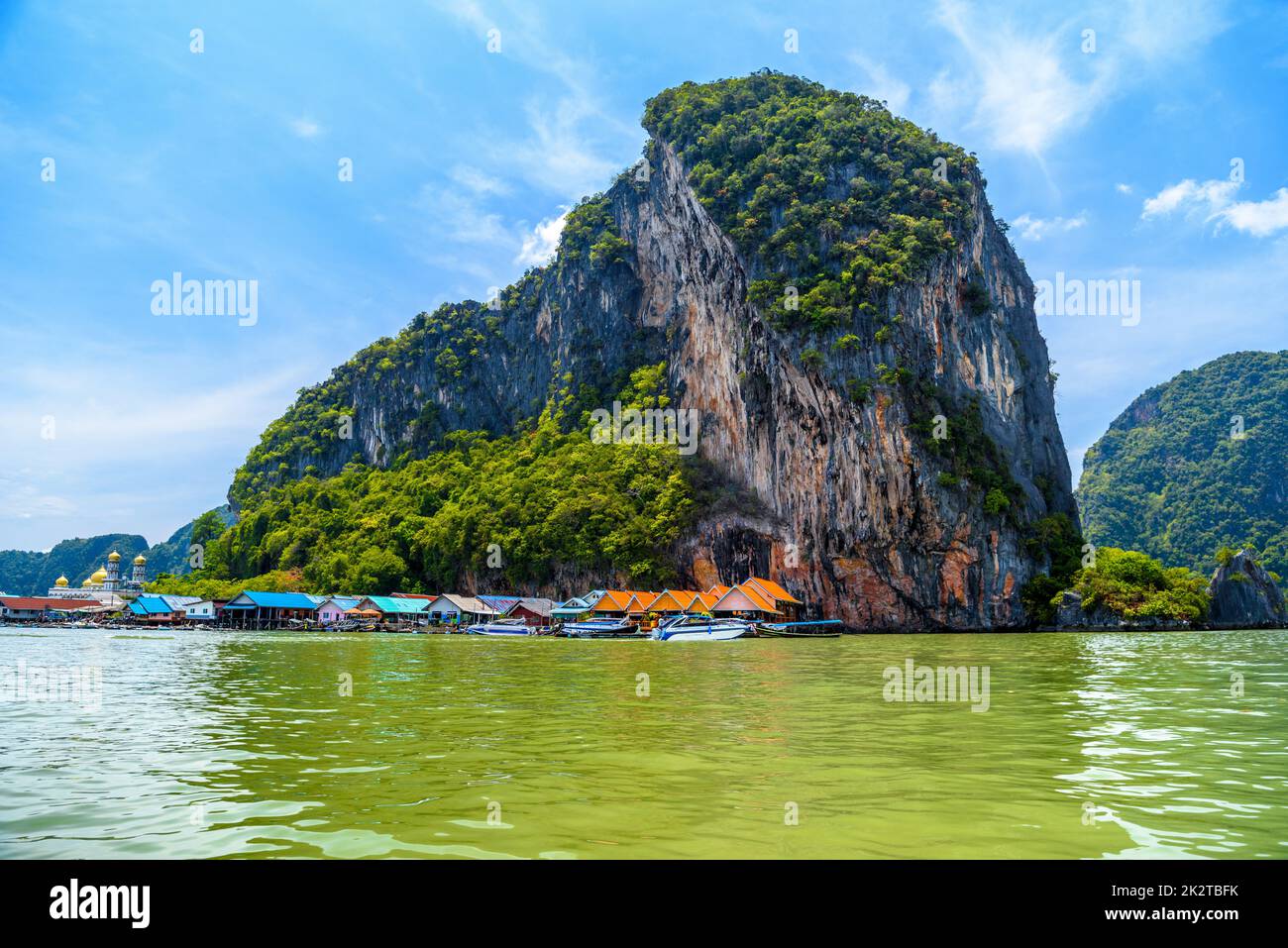 Koh Panyee fishing Village on rocky island, Ko Panyi, Mueang Pha Stock ...