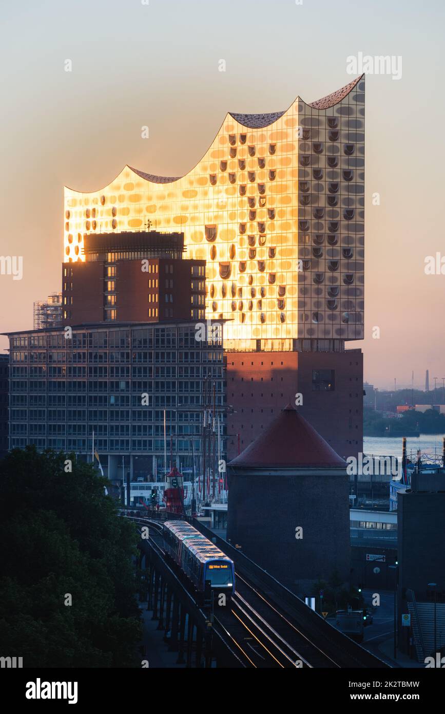 Elbphilharmonie concert hall hi-res stock photography and images - Alamy