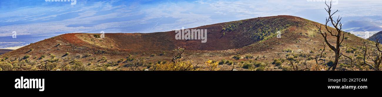 Extinct volcanic craters at Mouna Loa - Hawaii. The worlds largest ...
