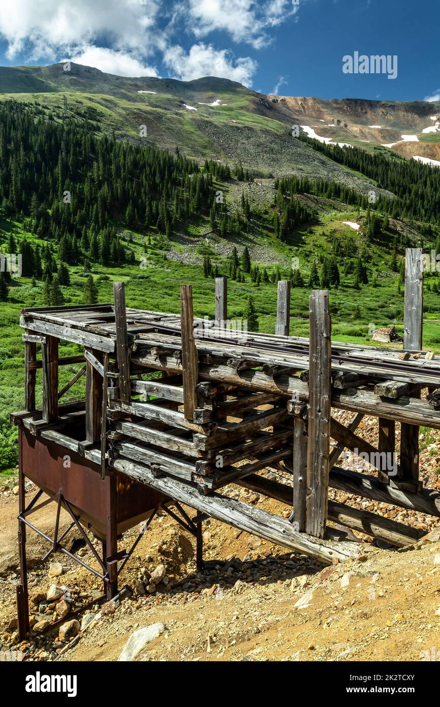 Ruins of Shoe Basin Mine and surrounding mountains above Peru Creek ...
