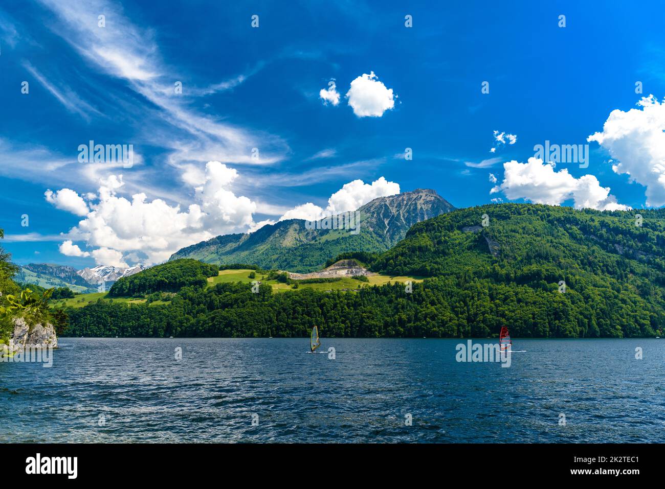 Windsurfers in the lake, Alpnachstadt, Alpnach, Obwalden, Switze Stock ...