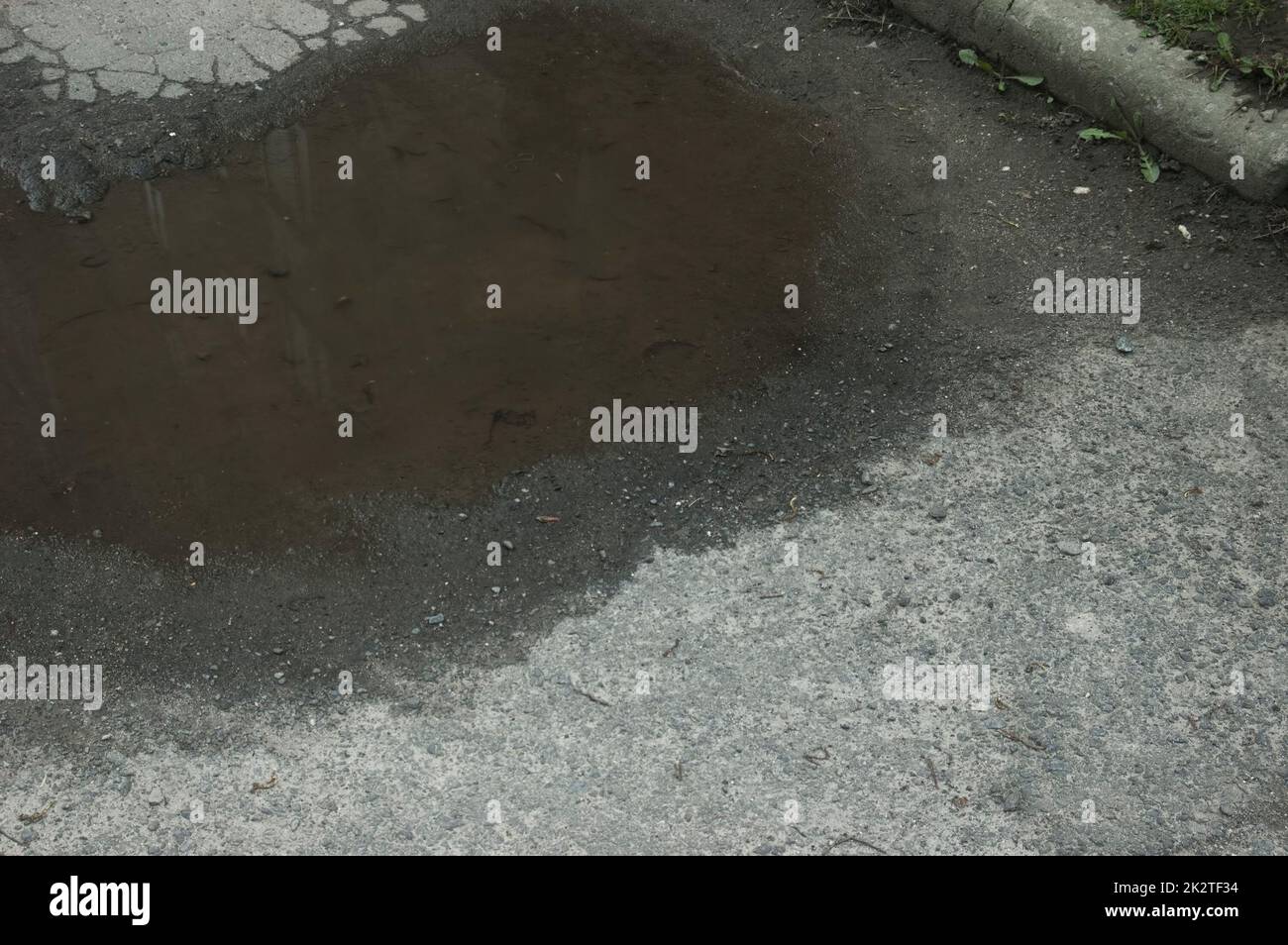 Puddle in pit asphalt road hi-res stock photography and images - Alamy