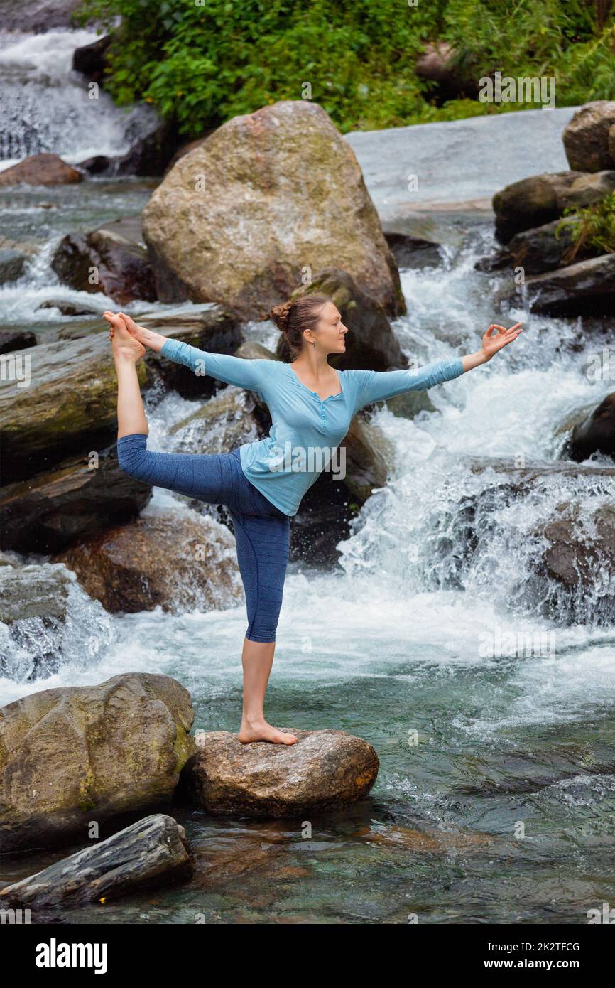 Nataraja pose hi-res stock photography and images - Alamy
