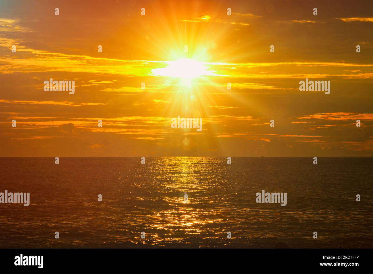 Ocean sunset. Mirissa, Sri Lanka Stock Photo - Alamy