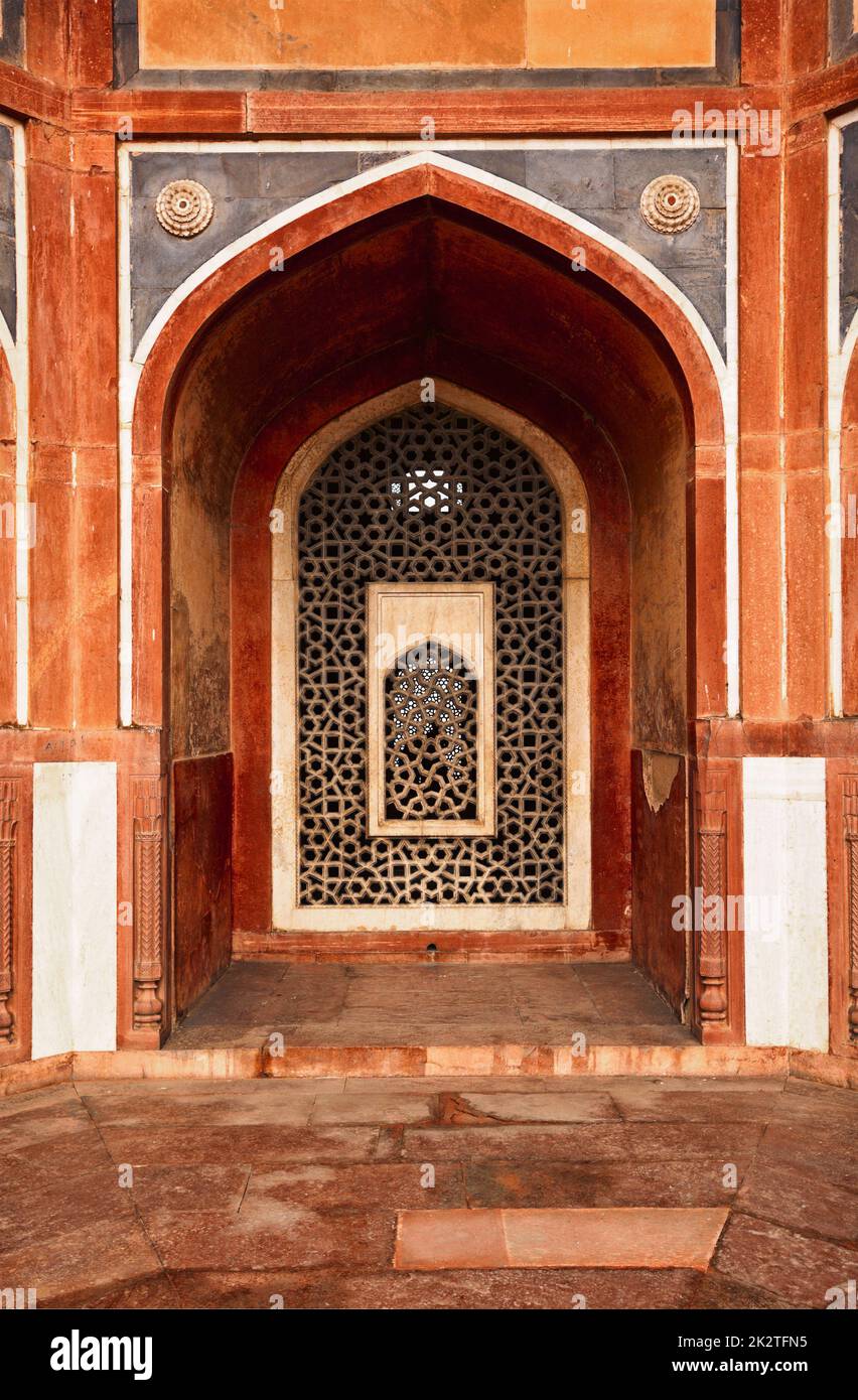Arch with carved marble window. Humayun's tomb, Delhi Stock Photo - Alamy