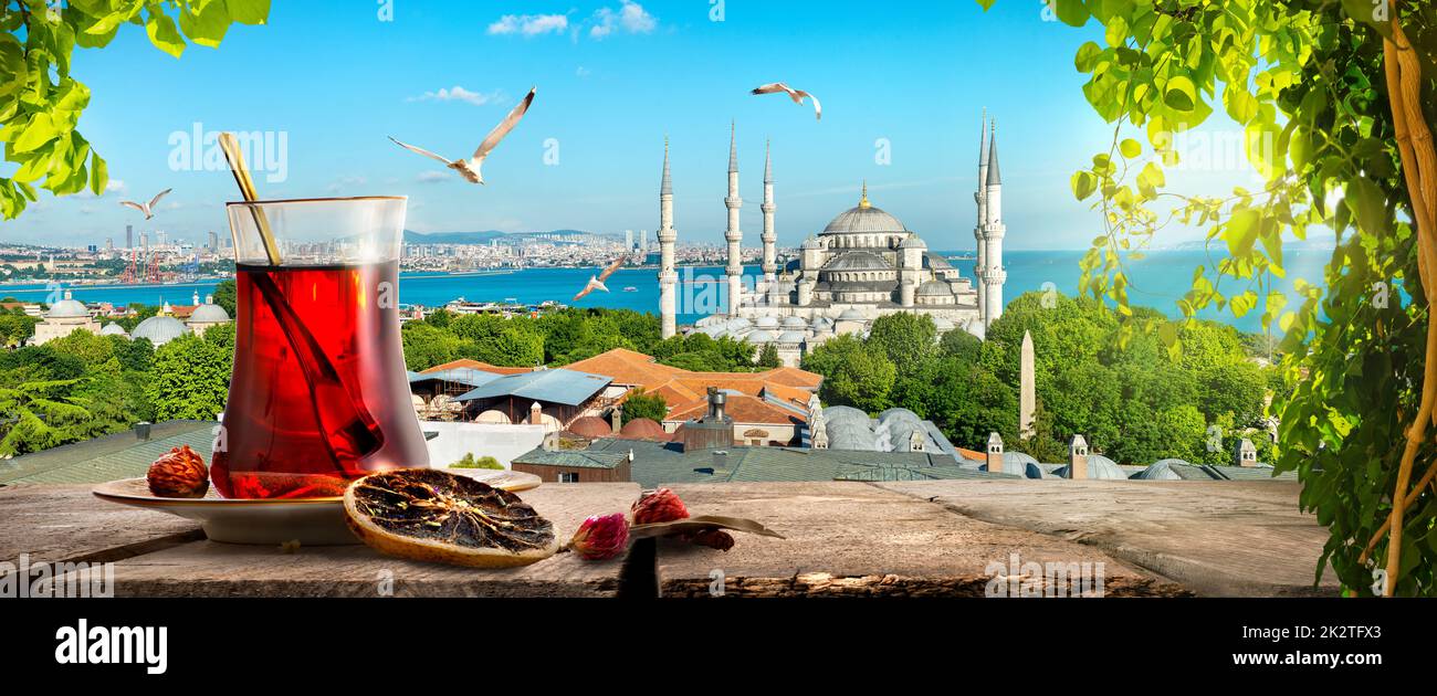 Turkish tea in Istanbul Stock Photo - Alamy
