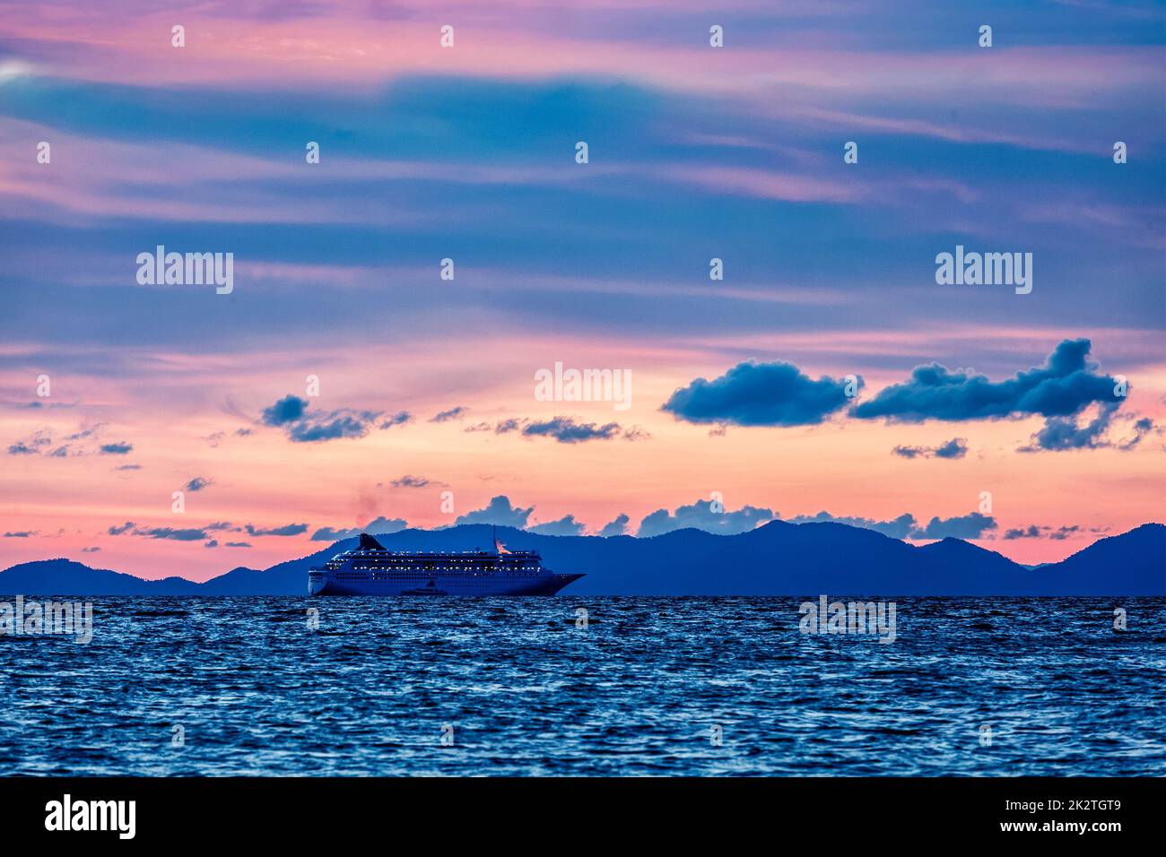 Container ship sea sunset hi-res stock photography and images - Alamy