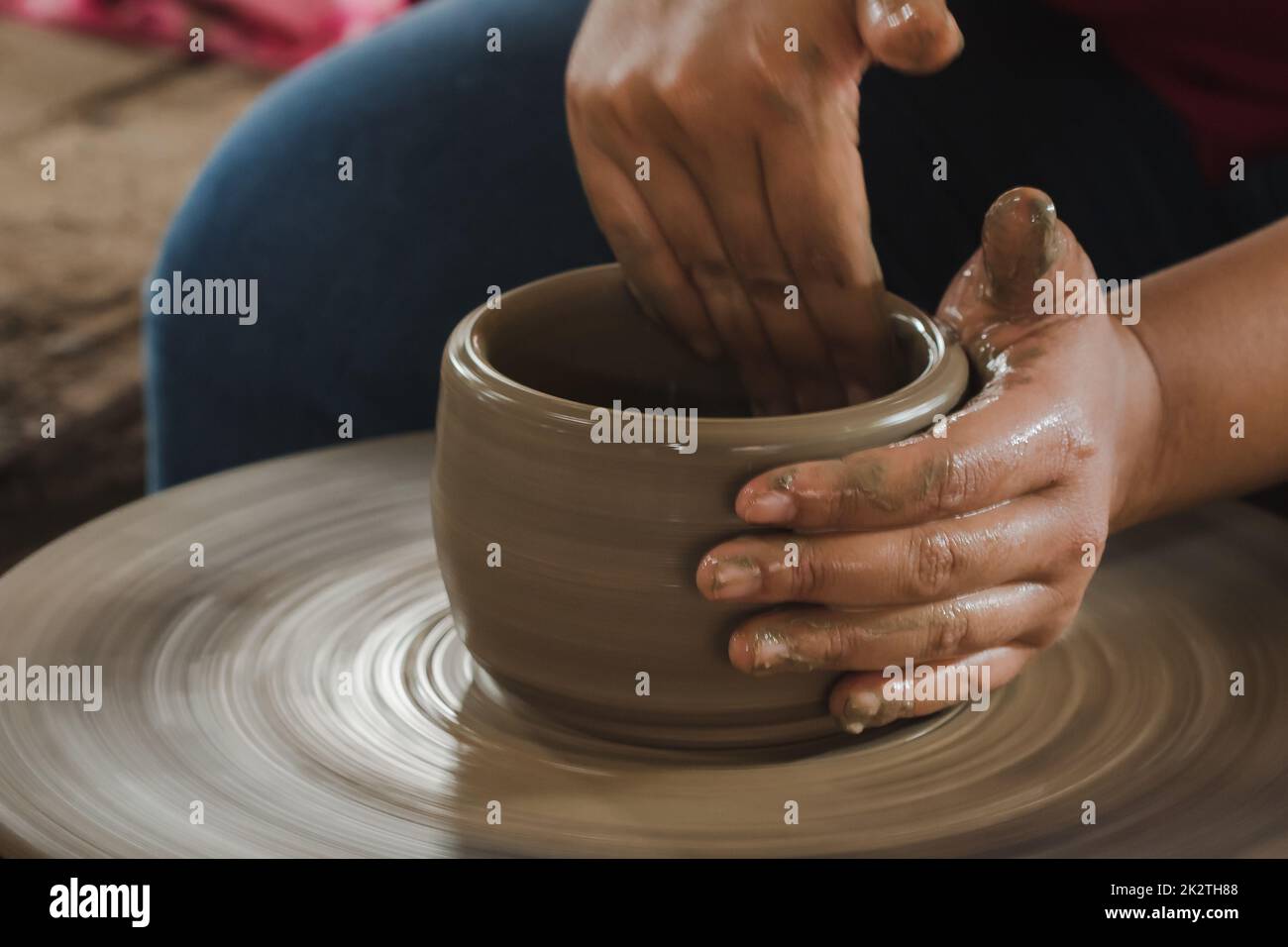 Potters hand mold pottery hi-res stock photography and images - Alamy