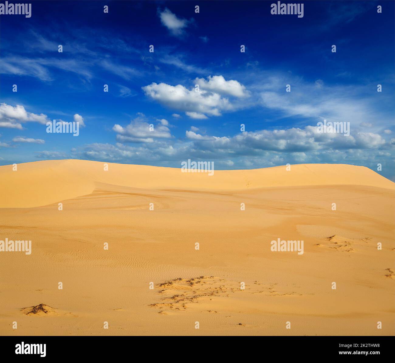 White sand dunes on sunrise, Mui Ne, Vietnam Stock Photo - Alamy