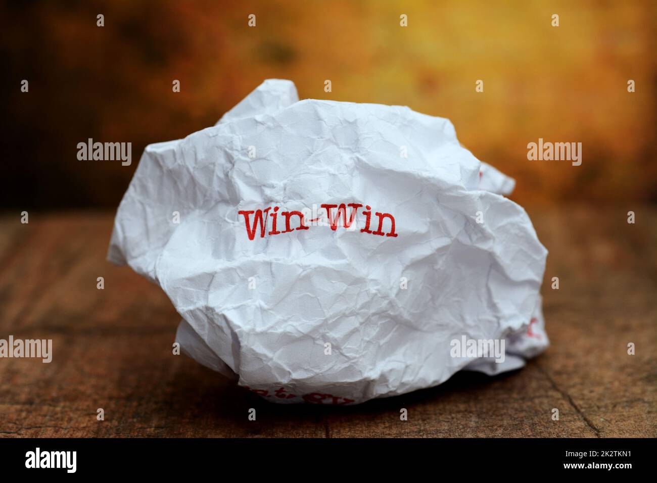 Broken win-win concept Stock Photo - Alamy