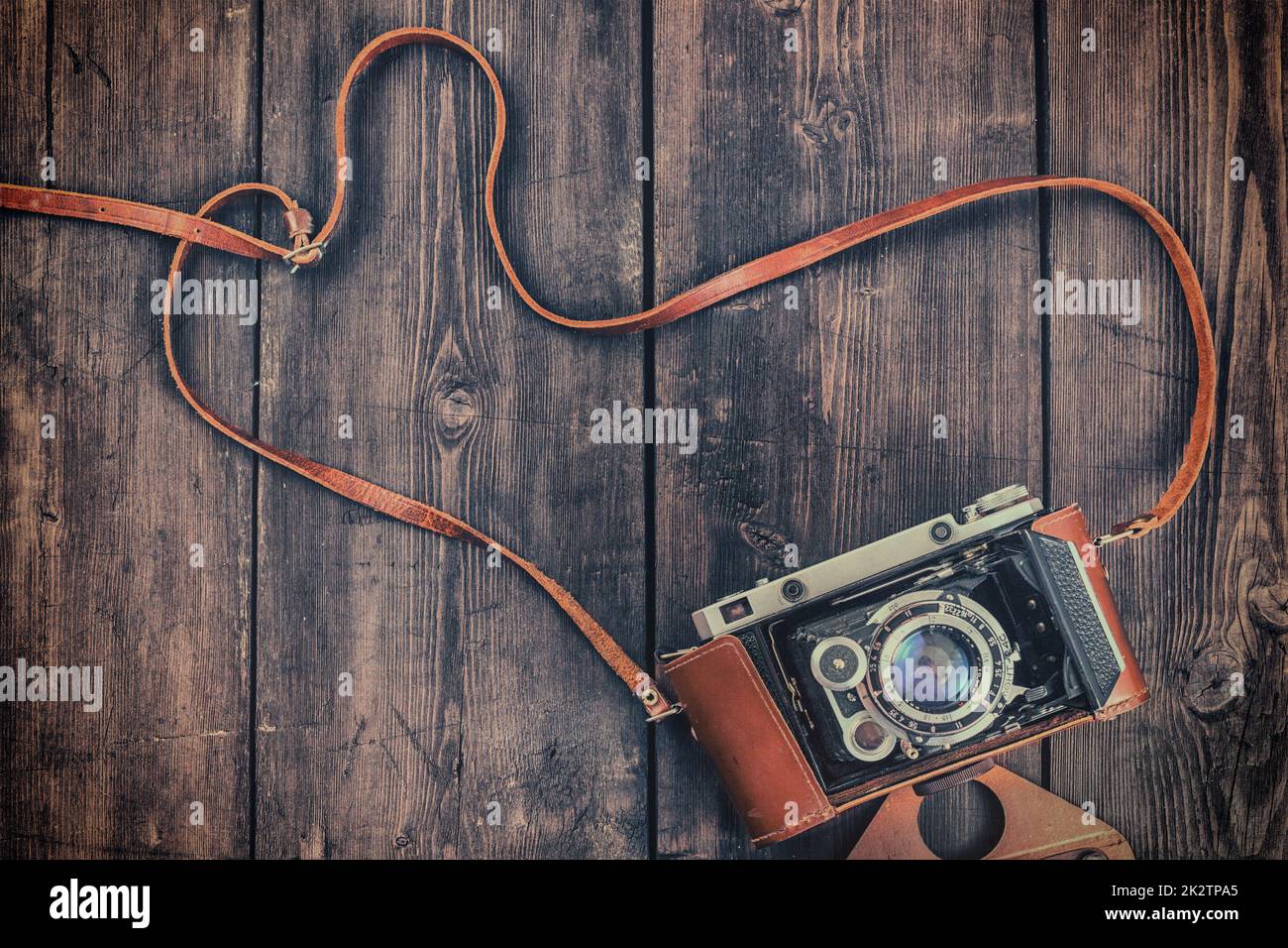 Old retro vintage camera on grunge wooden background Stock Photo - Alamy