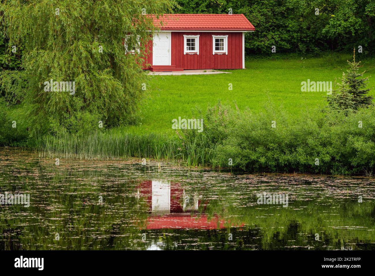Pond cabin hi-res stock photography and images - Alamy