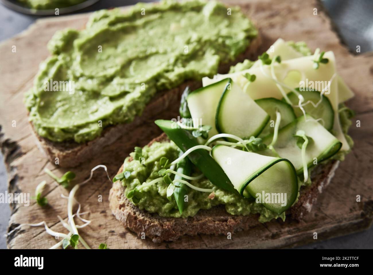Green bread board hi-res stock photography and images - Alamy