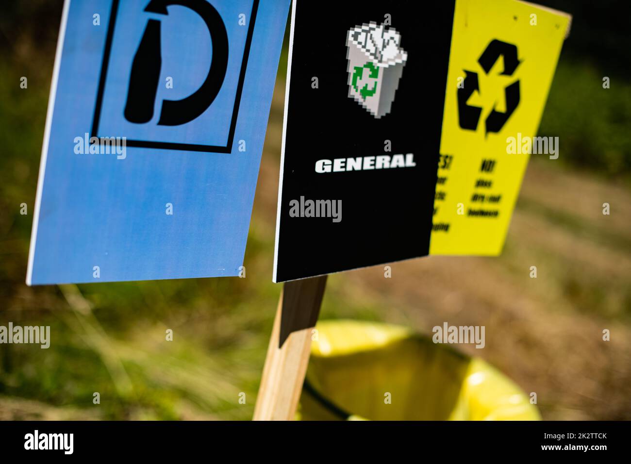 Trash sorting symbols hi-res stock photography and images - Alamy