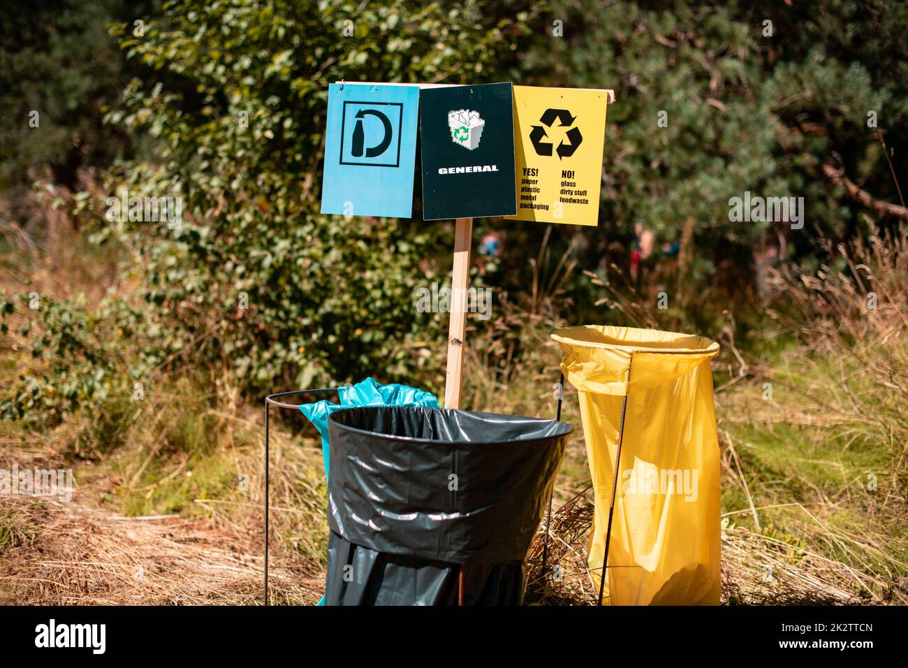Trash sorting symbols hi-res stock photography and images - Alamy