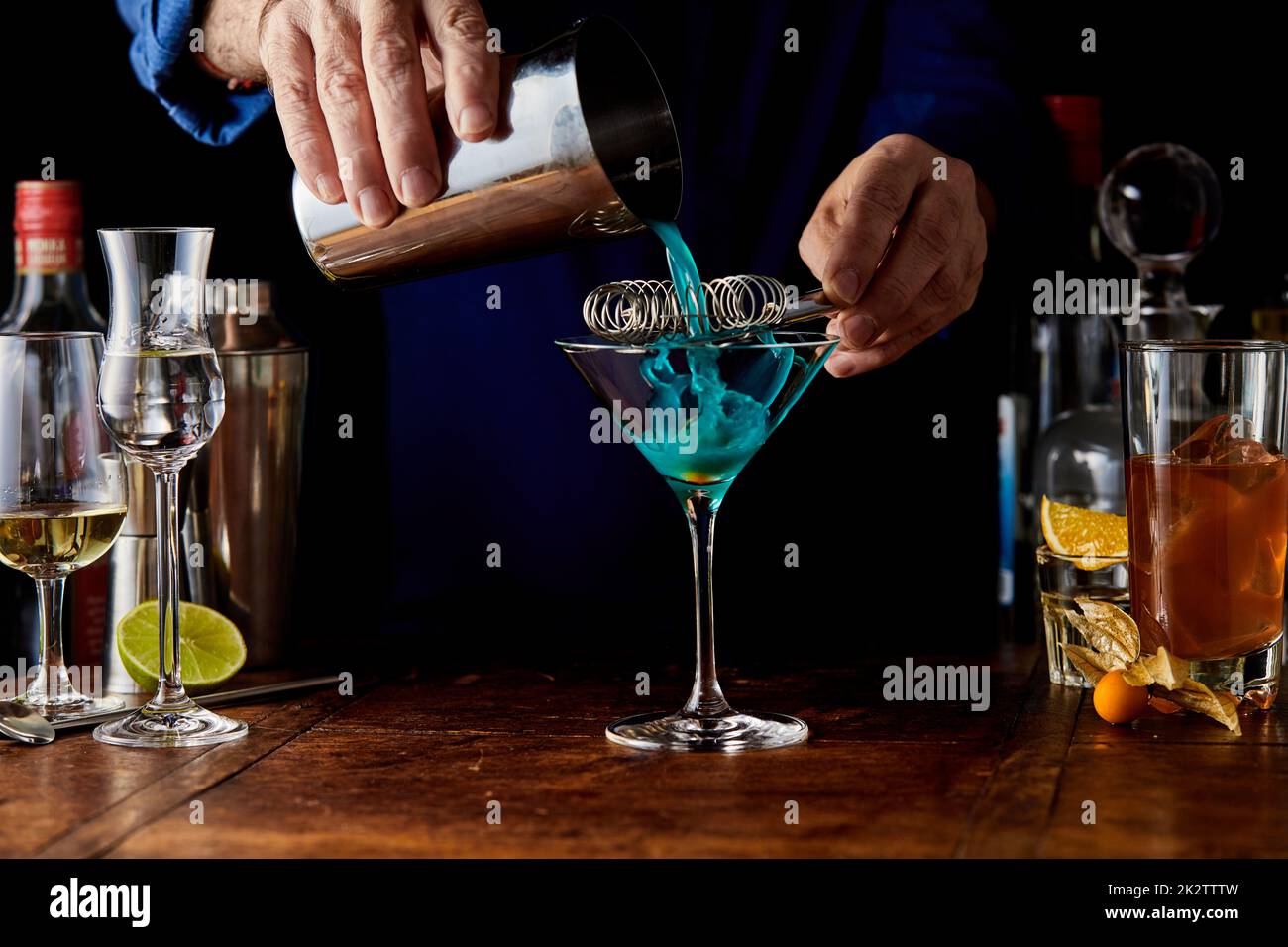 Working at bar hi-res stock photography and images - Alamy