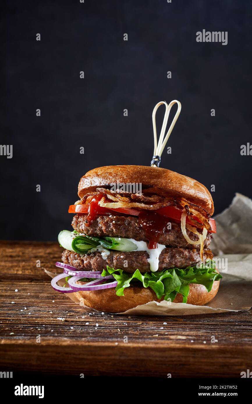 Black table and burger hi-res stock photography and images - Alamy
