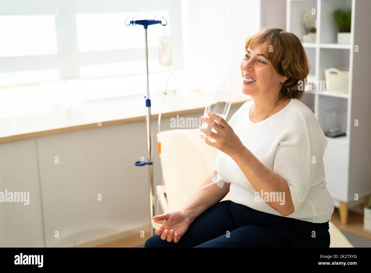 Elderly lady hospital drip hi-res stock photography and images - Alamy