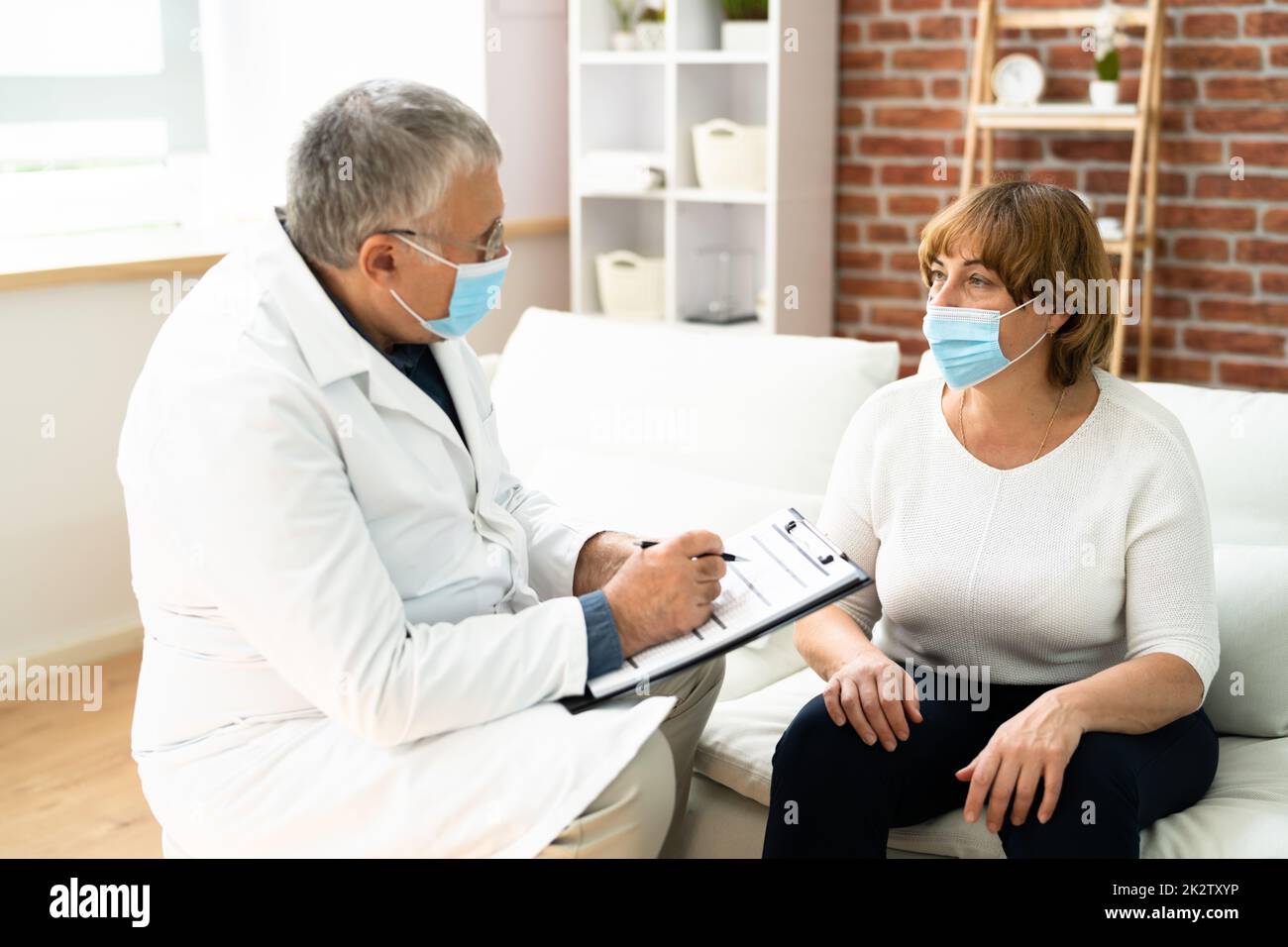 Female physician talking male patient hi-res stock photography and ...