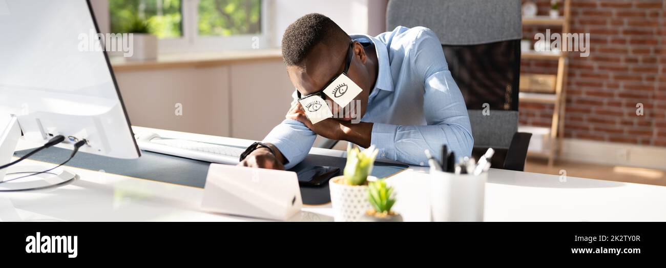 Black man covering eyes hi-res stock photography and images - Alamy