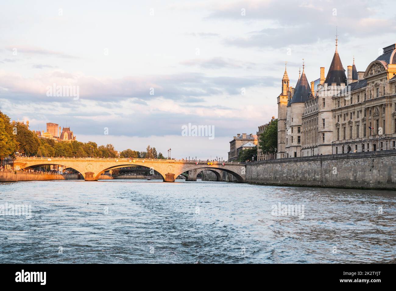 Pont au Change bridge over river Seine in Paris, France, connecting the ...