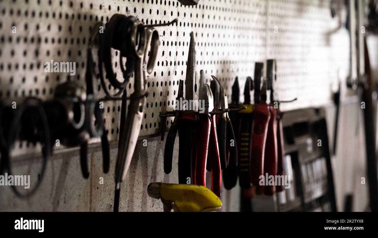 Car workshop wall hi-res stock photography and images - Alamy