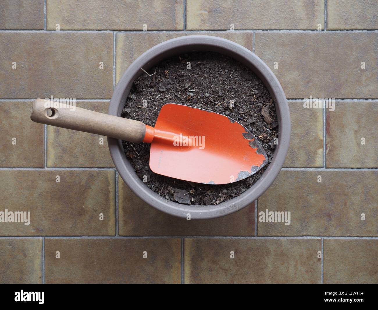 garden spade and earth bucket for potted plant Stock Photo - Alamy