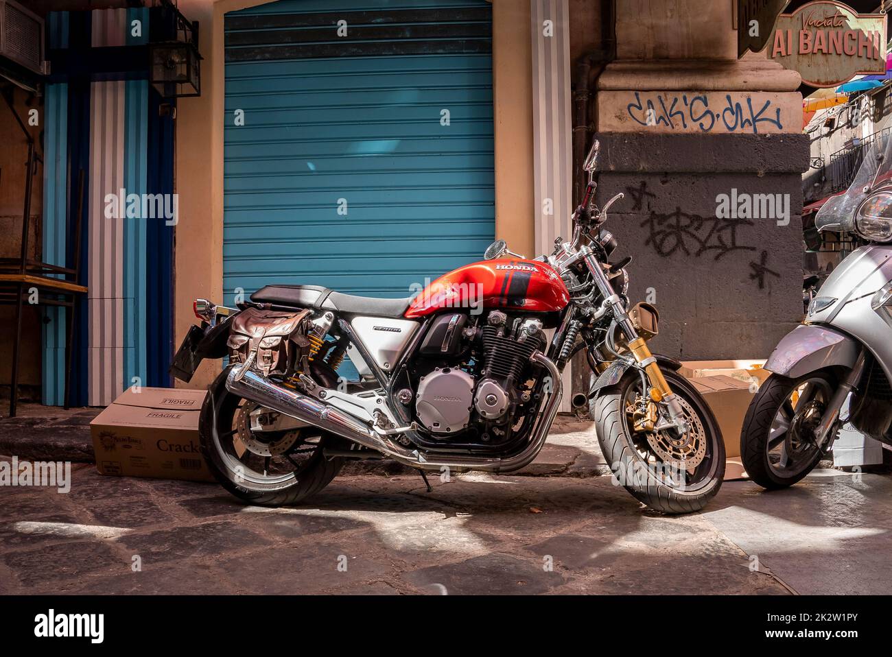 Stationary motor vehicle hi-res stock photography and images - Alamy