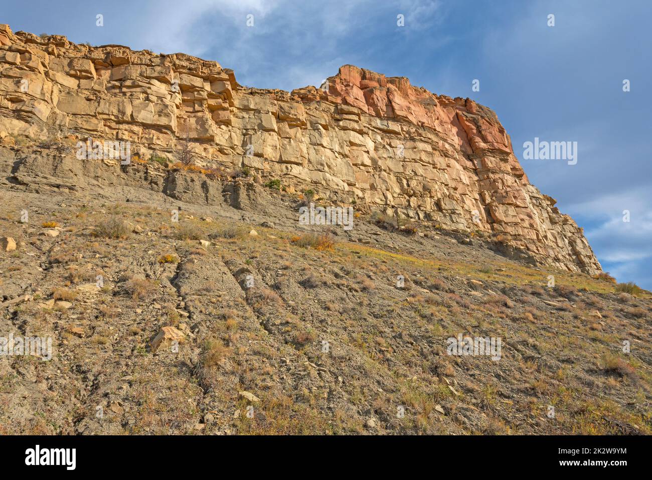 Dramatic cliffs hi-res stock photography and images - Alamy