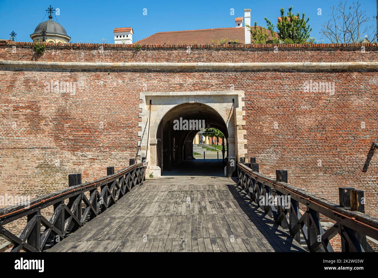 The Bridge and the Third Gate of the White Carolina Citadel, în Alba Iulia, Transylvania Stock ...