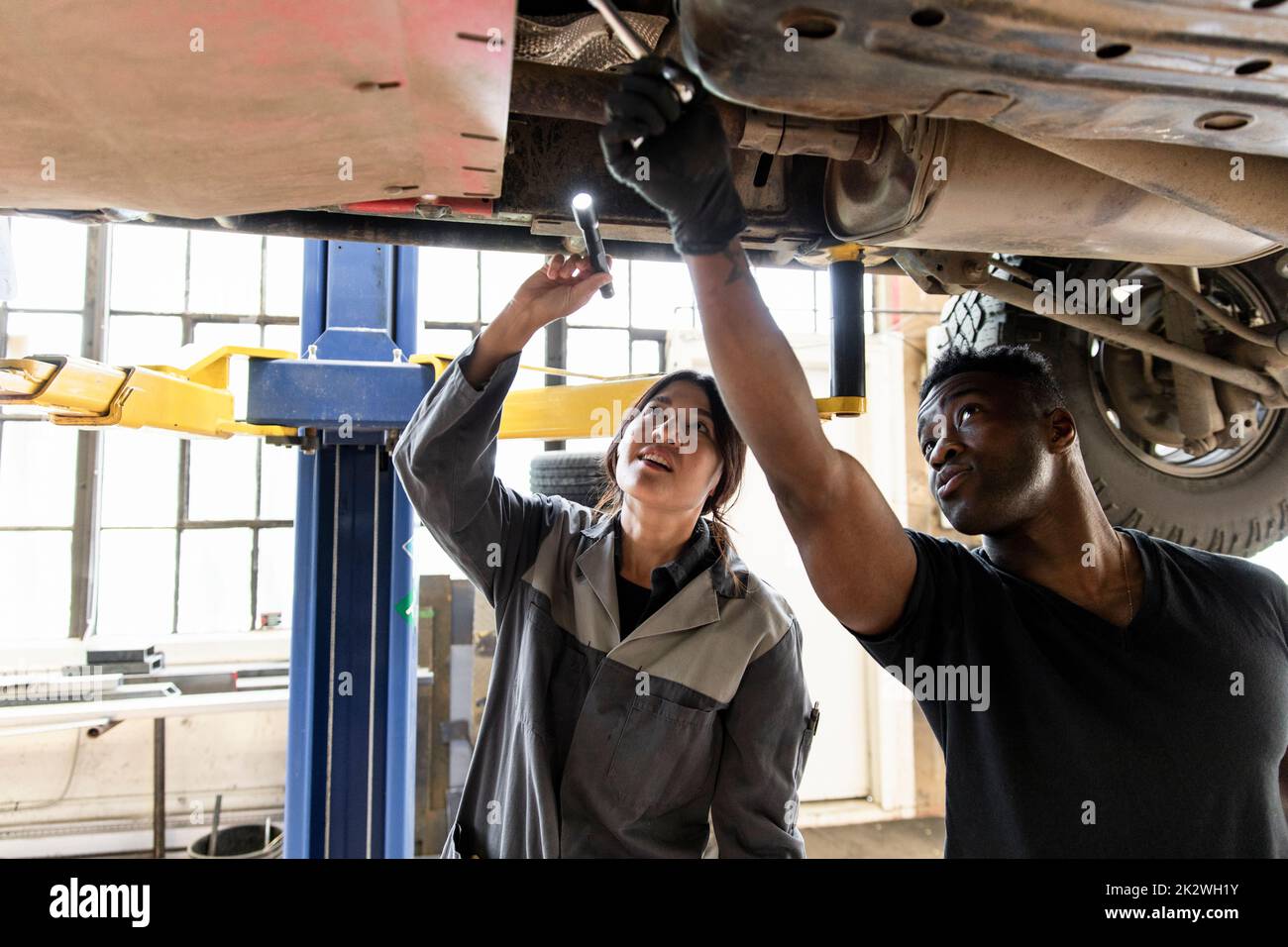 Car lift under hi-res stock photography and images - Alamy