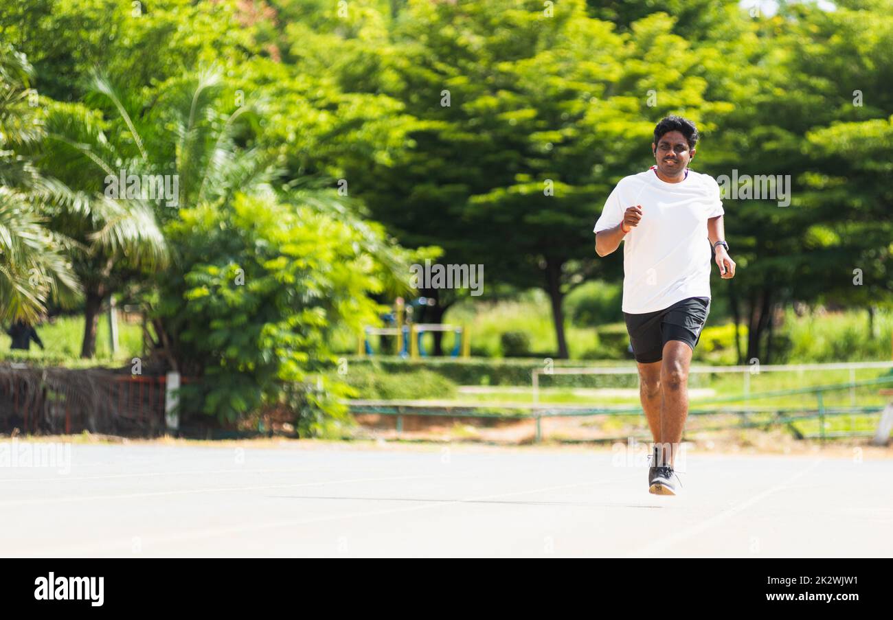 Running athlete back hi-res stock photography and images - Alamy