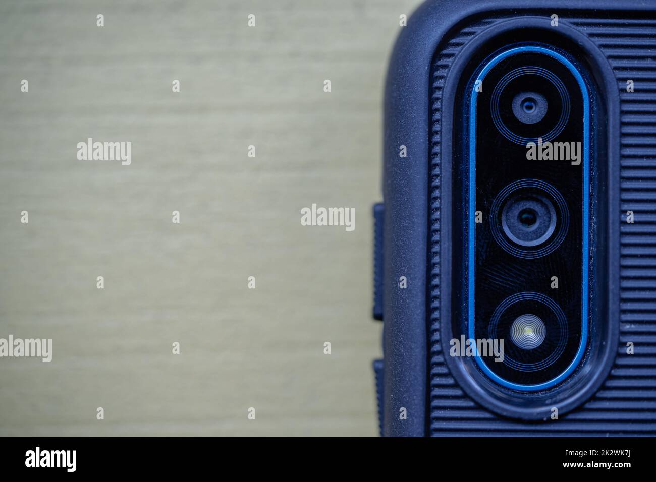 Back of a smartphone, with a group of cameras Stock Photo - Alamy