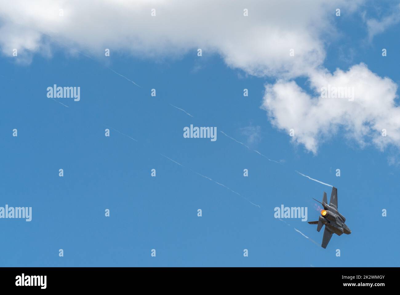 The Lockheed Martin F-35 Lightning II performing Aerobatics at Hill AFB ...