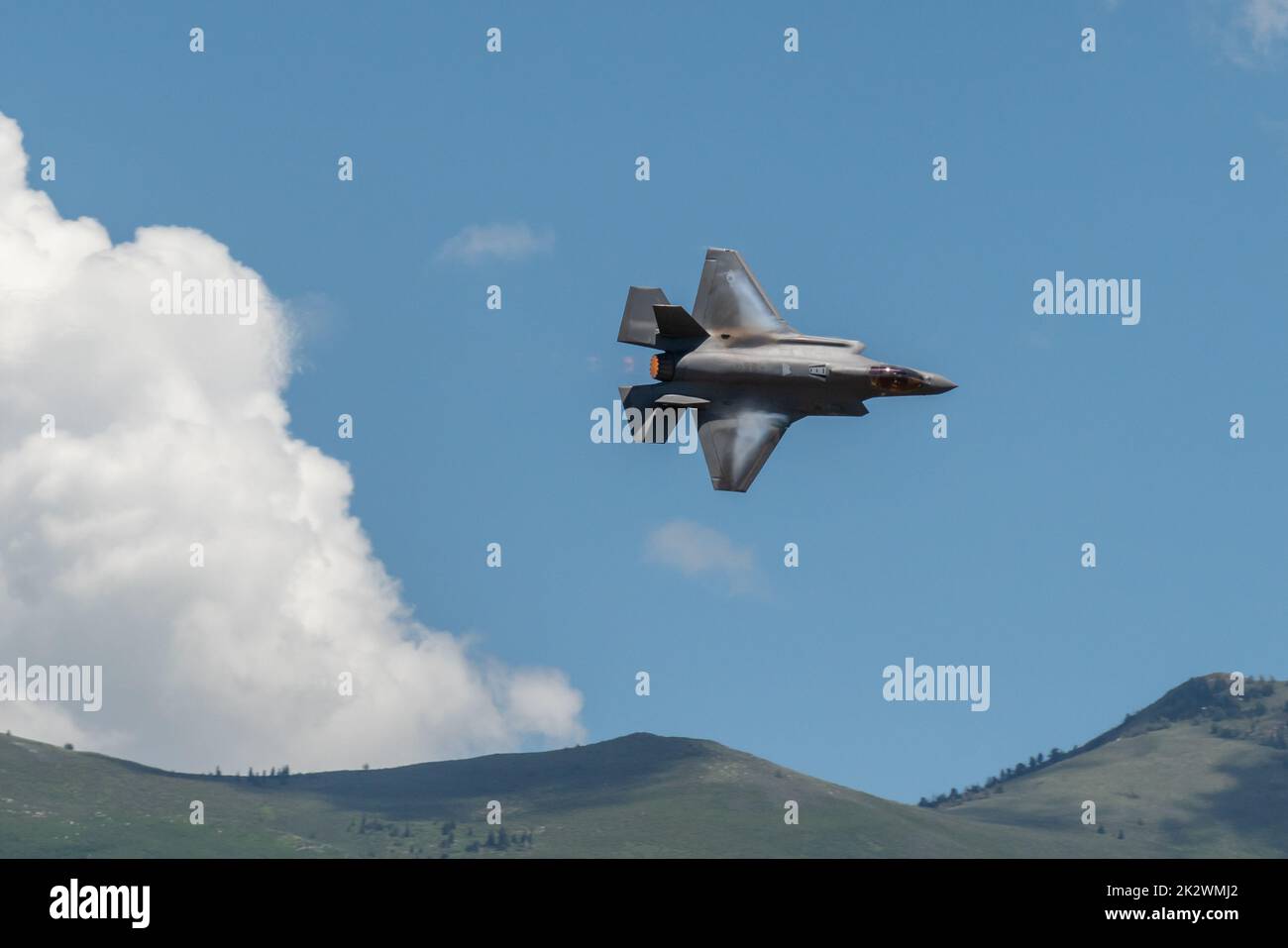 The Lockheed Martin F-35 Lightning II performing Aerobatics at Hill AFB ...
