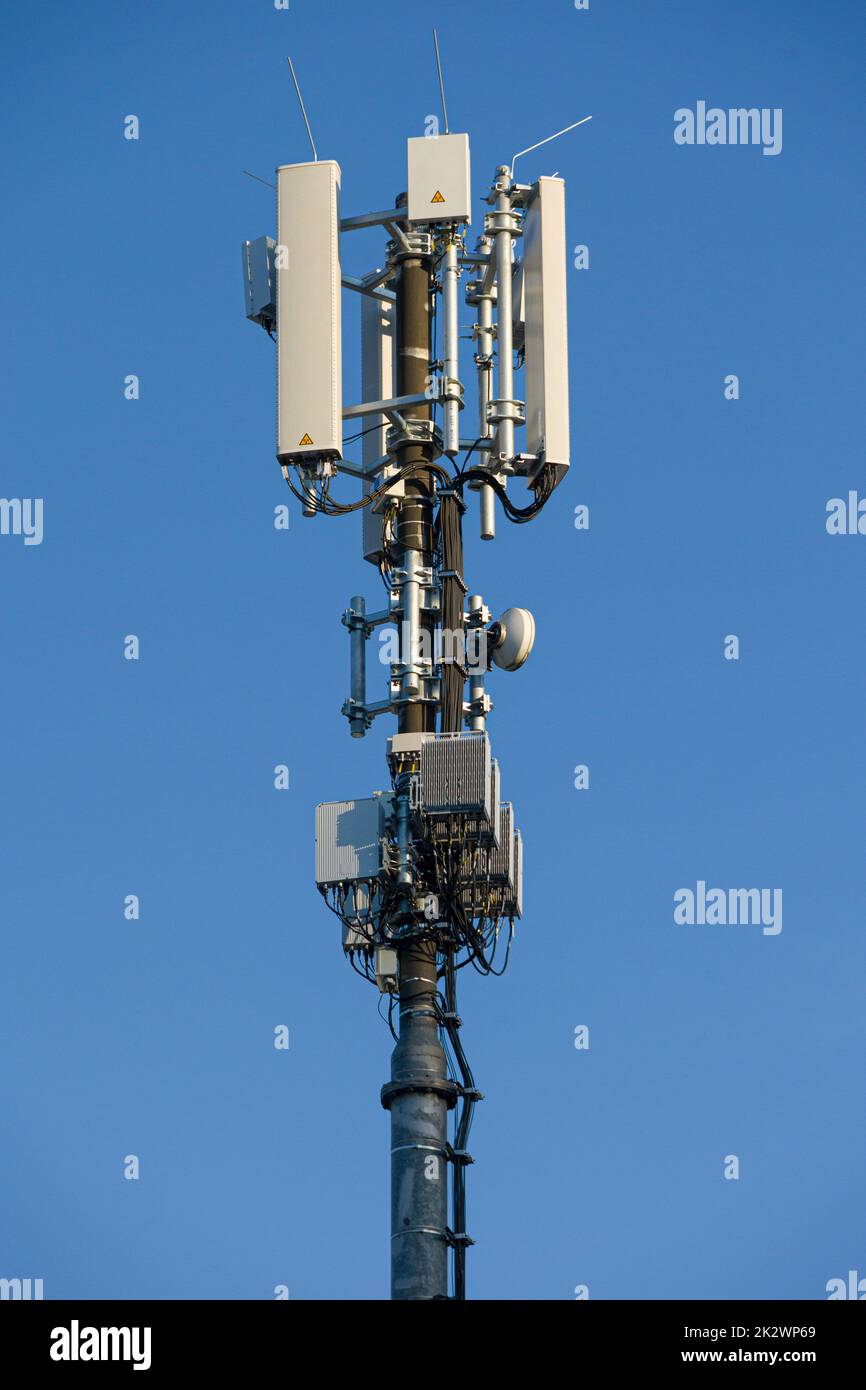 Radio mast symbol hi-res stock photography and images - Alamy