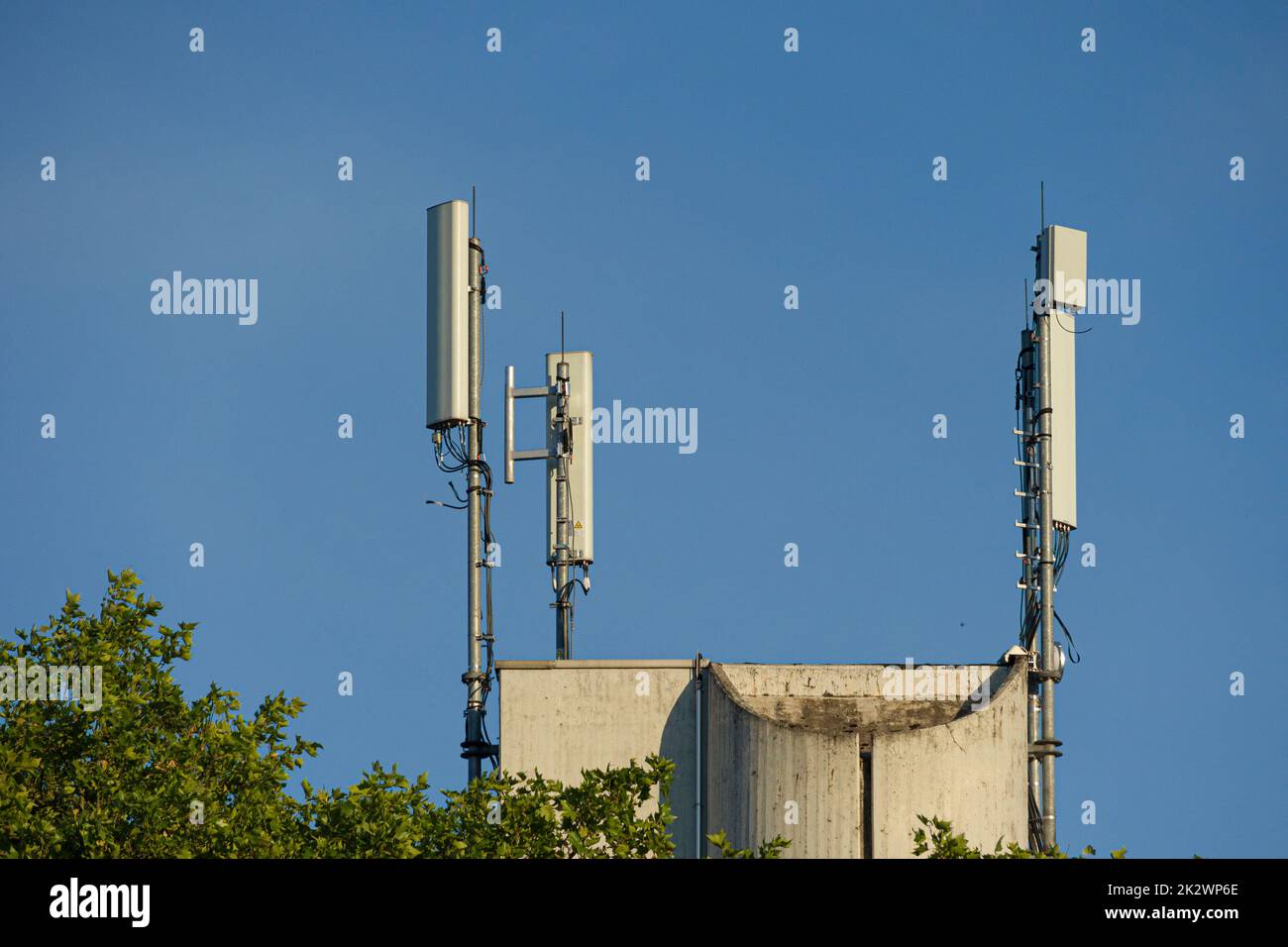 Radio mast symbol hi-res stock photography and images - Alamy